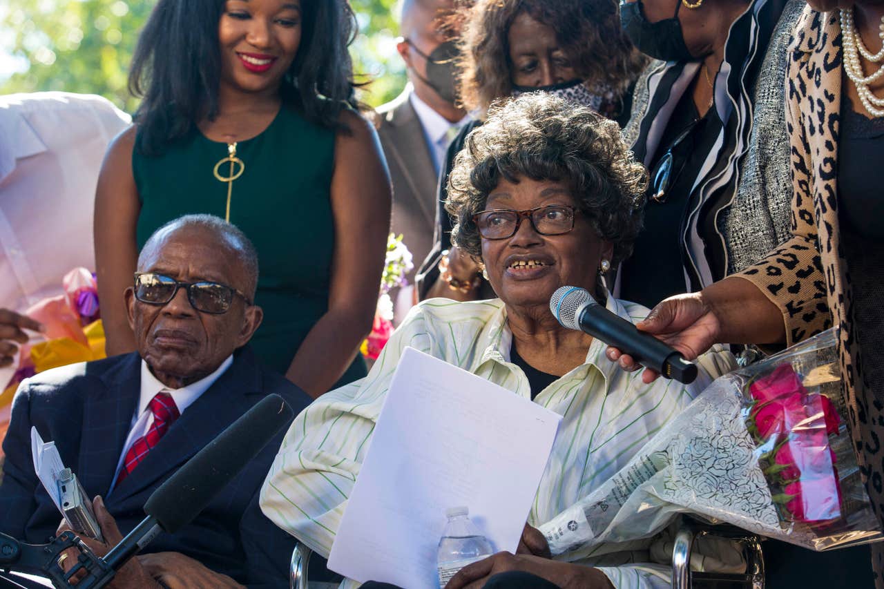 Claudette Colvin, who refused to move seats on a segregated bus, dies ...