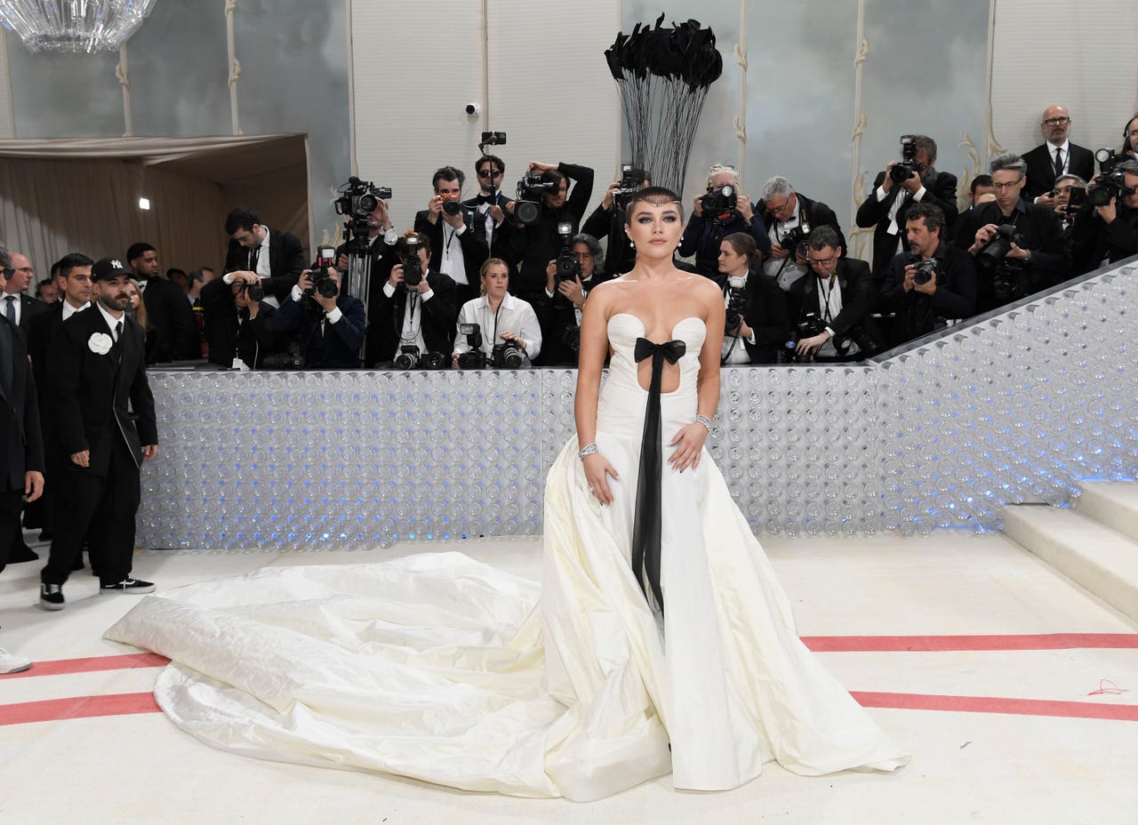 Florence Pugh debuts shaved head at her first ever Met Gala ...