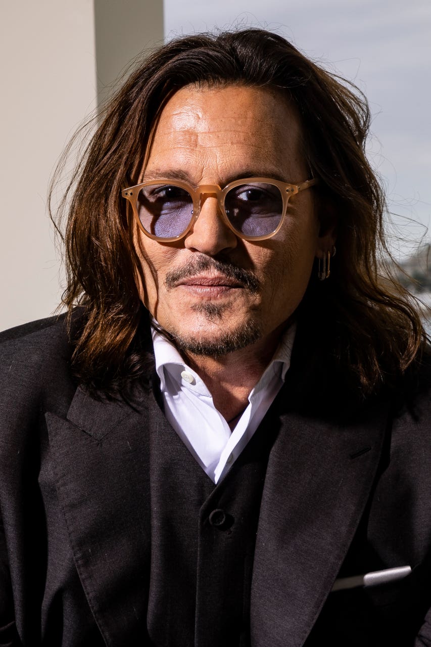Thousands of fans sing to Johnny Depp in Romania to mark actor’s 60th ...