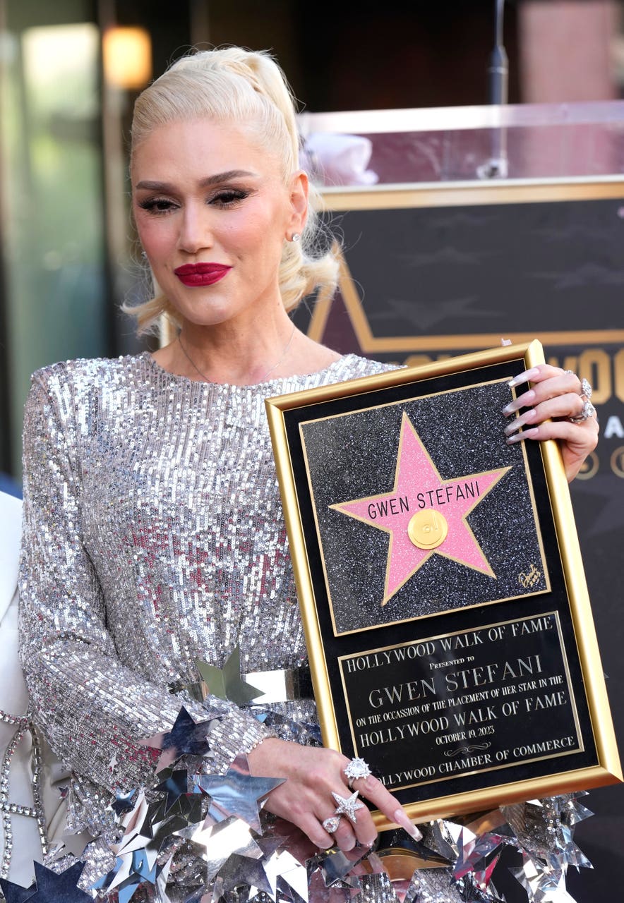 Gwen Stefani pays tribute to husband Blake Shelton as Walk of Fame star ...