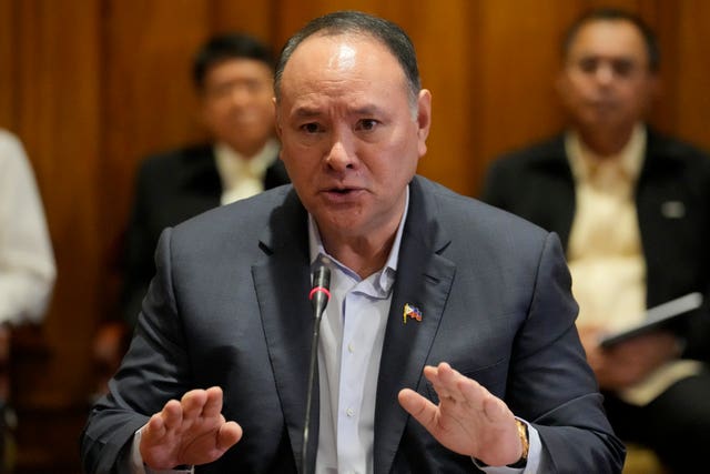 Us Vows To Defend Philippines After Row With China Over Ships