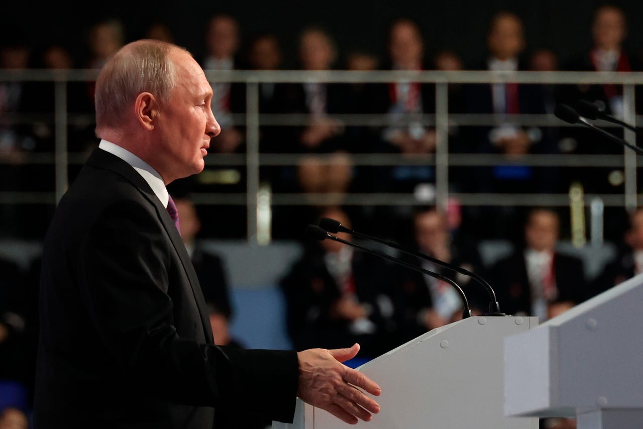 Supporters formally nominate Vladimir Putin for Russian presidential ...