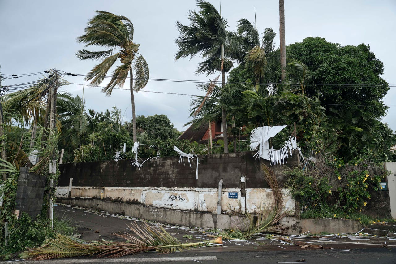 Cyclone causes flooding in Mauritius after battering French island of ...