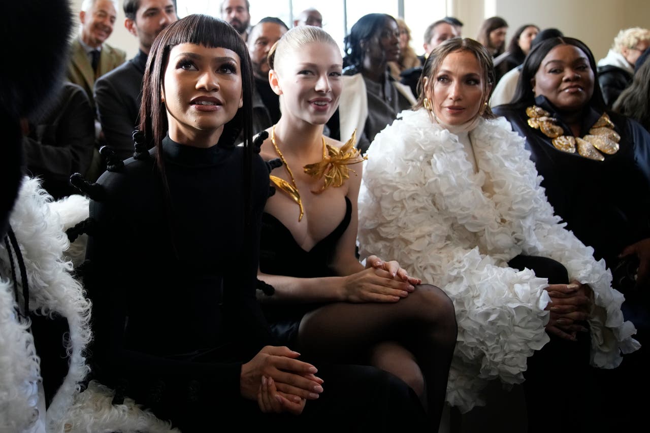 Zendaya debuts bold hairstyle at Haute Couture Week in Paris | Express ...
