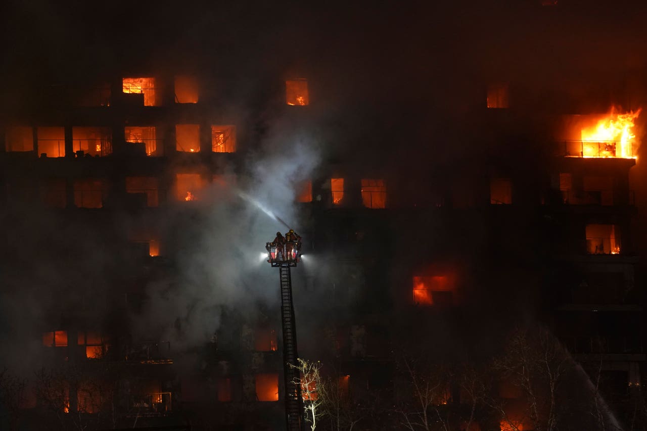 Four dead and 19 missing after fire engulfs two buildings in Valencia ...