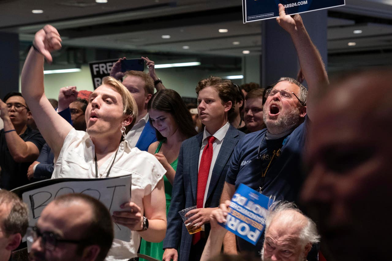 Donald Trump confronts repeated booing during Libertarian convention ...