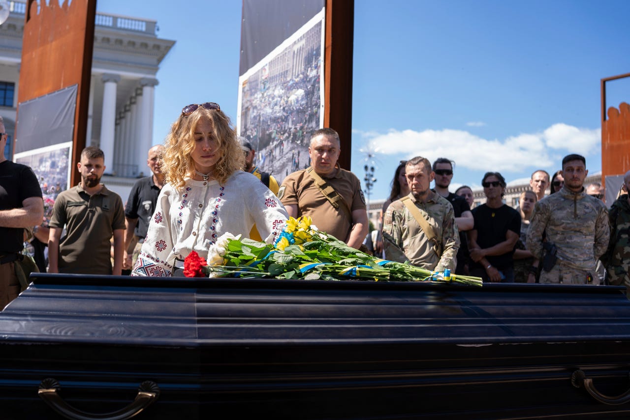 Ukrainian troops pay last respects to Briton killed in clash with ...