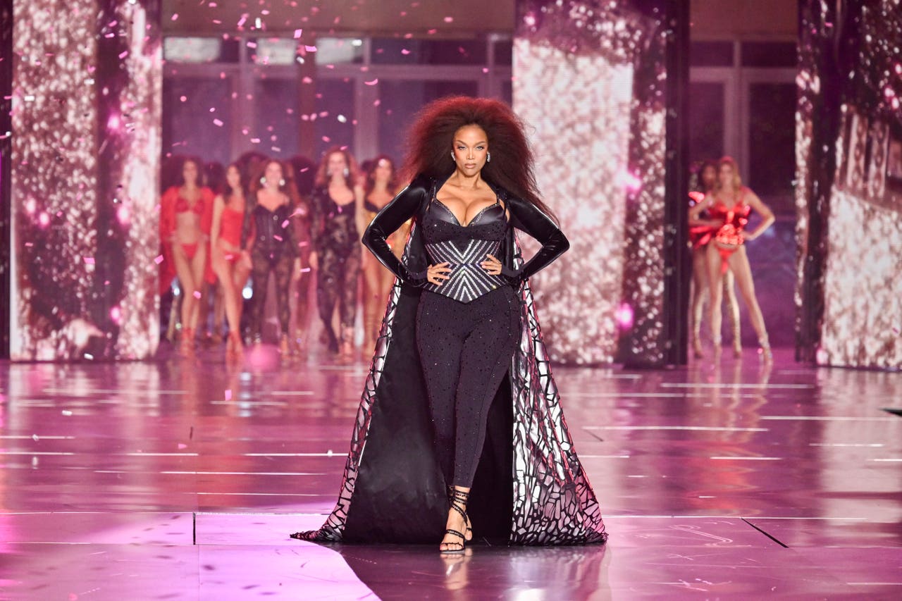 Victoria’s Secret Fashion Show returns with surprise debut from Kate ...