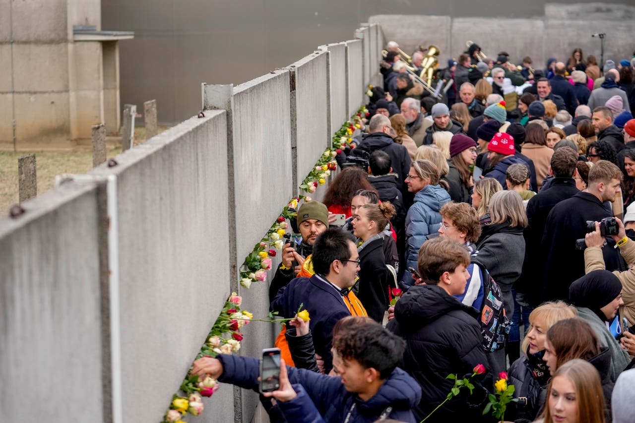 Fall of Berlin Wall 35 years ago celebrated with concerts and art ...