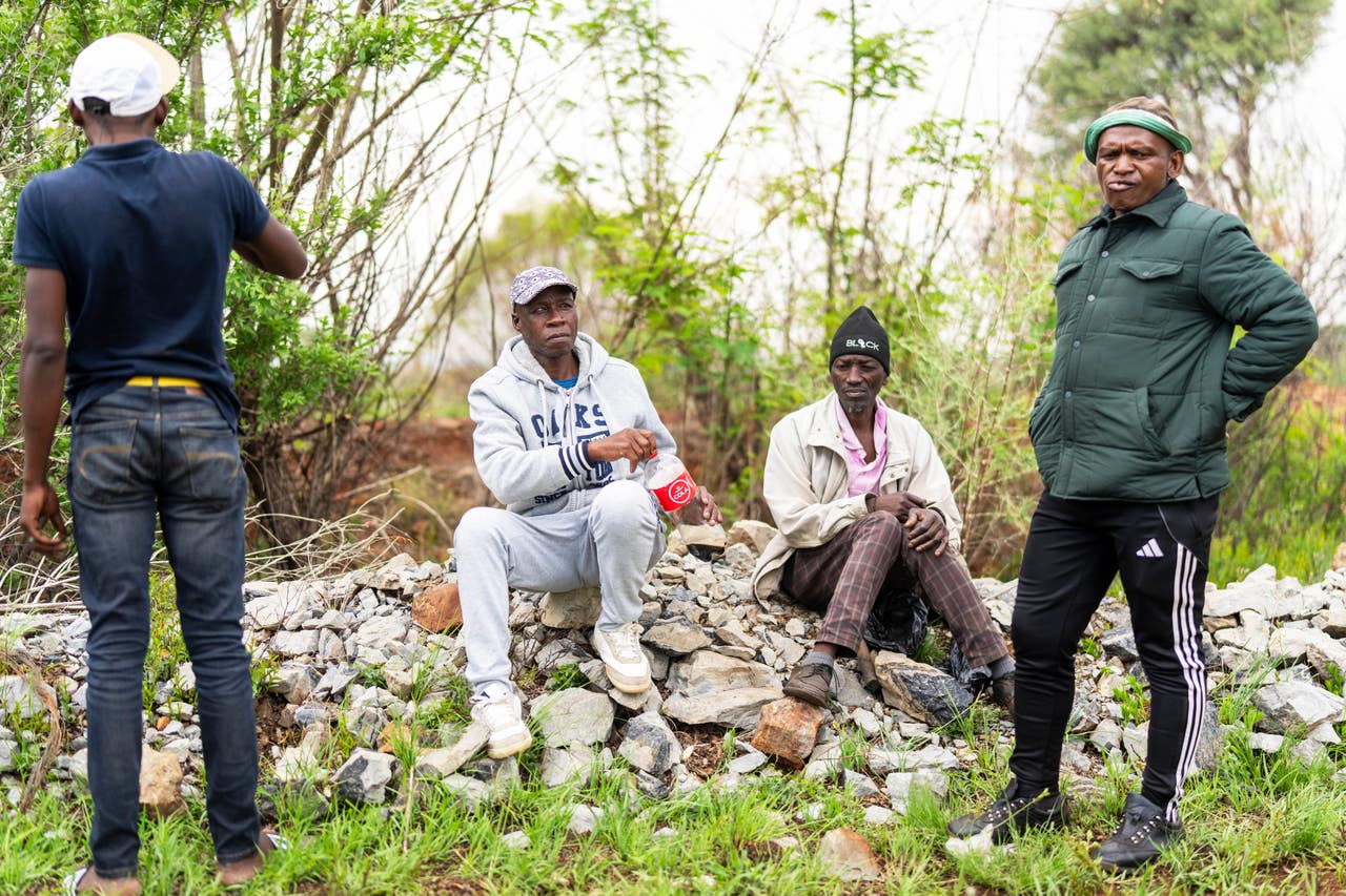 South Africa Cuts Supplies To Illegal Miners Hiding Underground The