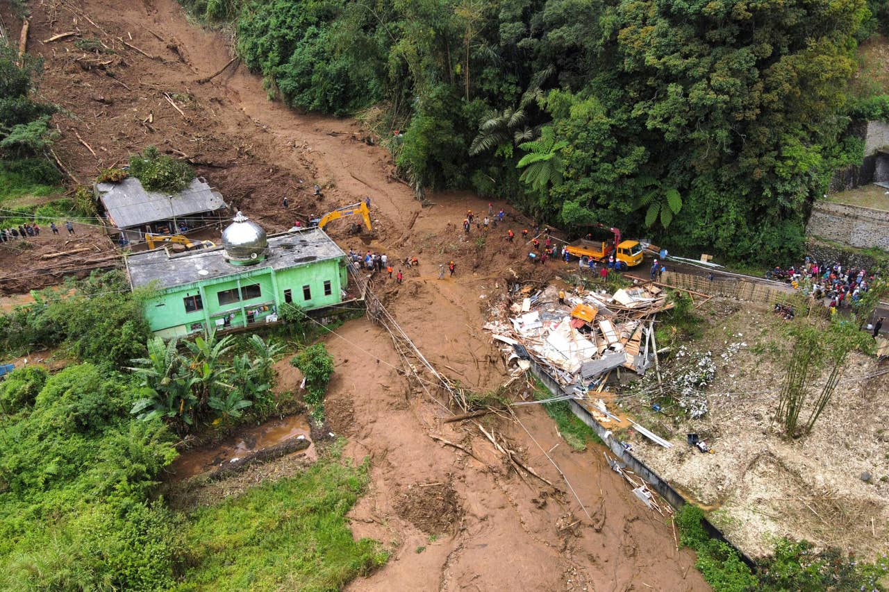 Landslide and flash floods leave 16 dead in Sumatra, Indonesia | Express & Star