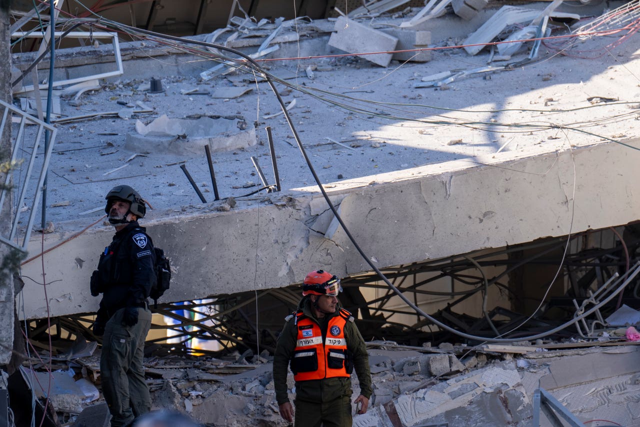 Israeli Air Strikes Hit Yemens Rebel Held Capital And Port City