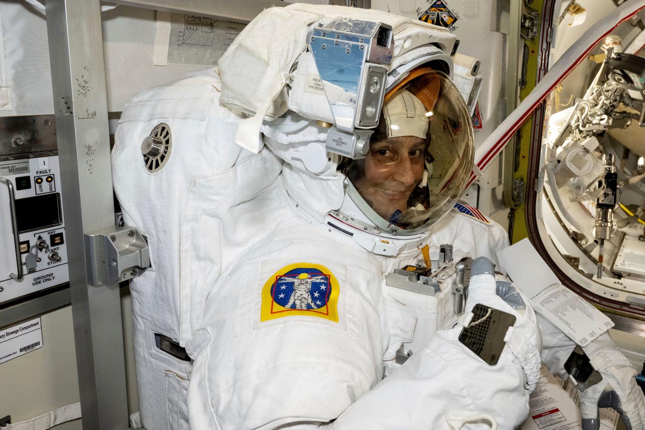 Nasas Stuck Astronaut Steps Out On Spacewalk After Seven Months In