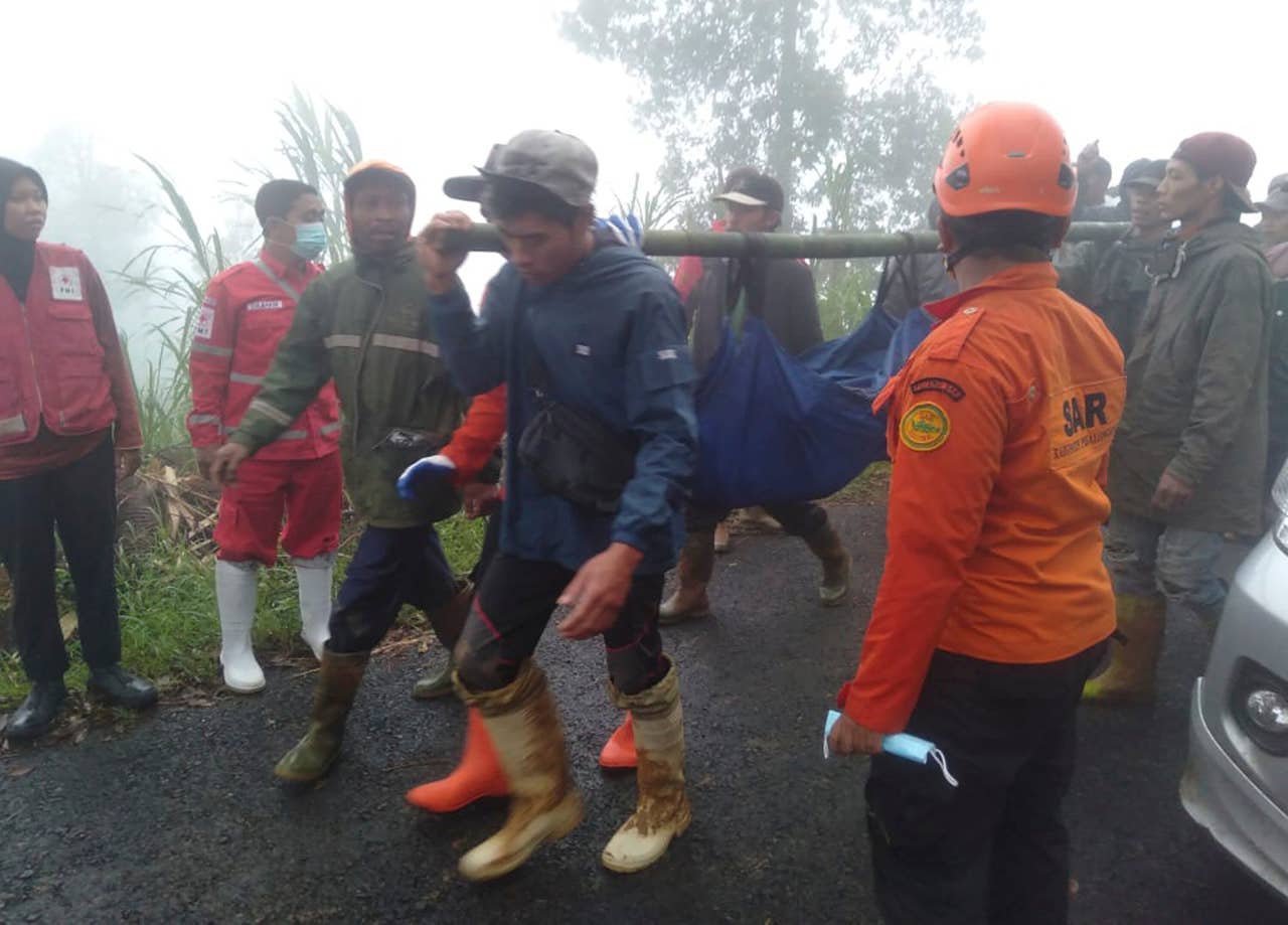 Death toll in deadly flooding and landslides in Indonesia rises to 21 ...