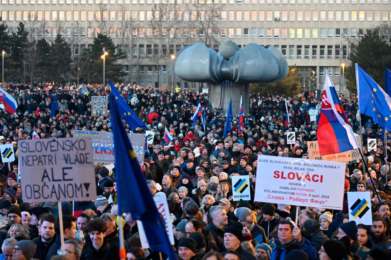 Thousands protest in Slovakia over pro-Russia policies of populist ...