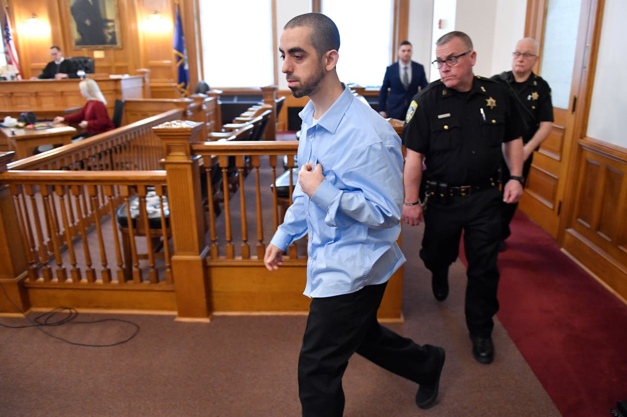 Salman Rushdie too stunned to react when man started to stab him, court ...