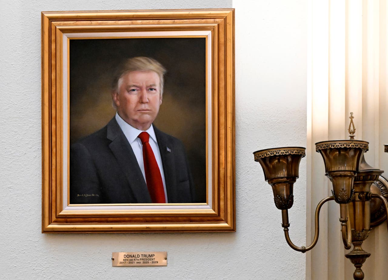 Colorado Capitol removes portrait of Donald Trump that he called ...