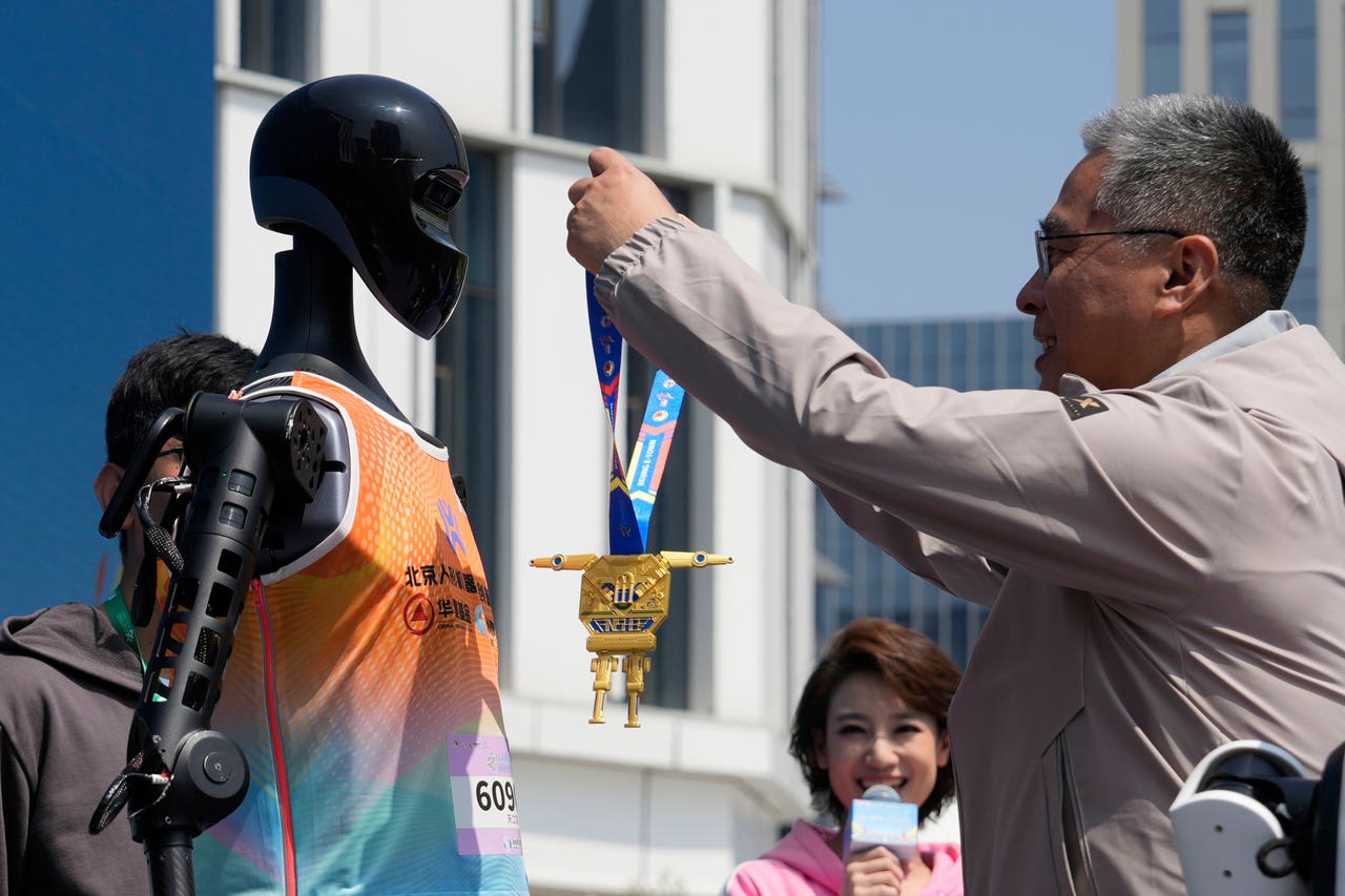 Thousands of humanoid robots take part in half marathon | Express & Star