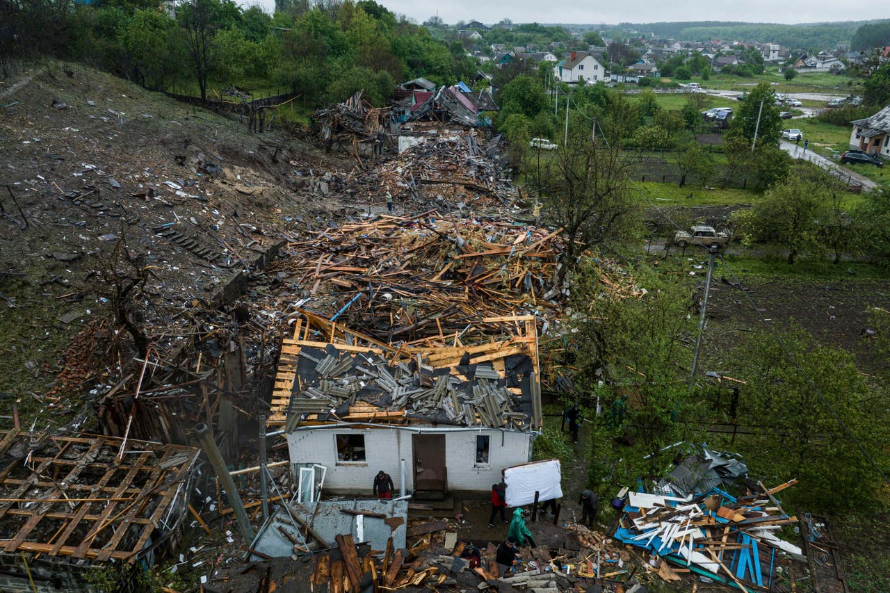 Russia seizes Ukrainian border villages as massive bombing campaign ...