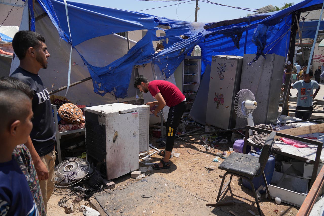 67 killed in Gaza as Israeli forces ‘strike cafe and fire at people ...