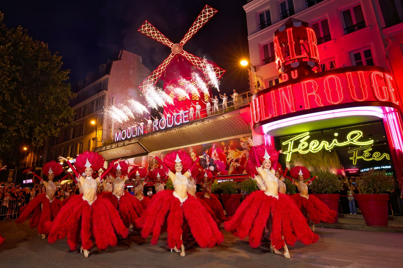 Moulin Rouge’s windmill sails turn again after restoration | The ...
