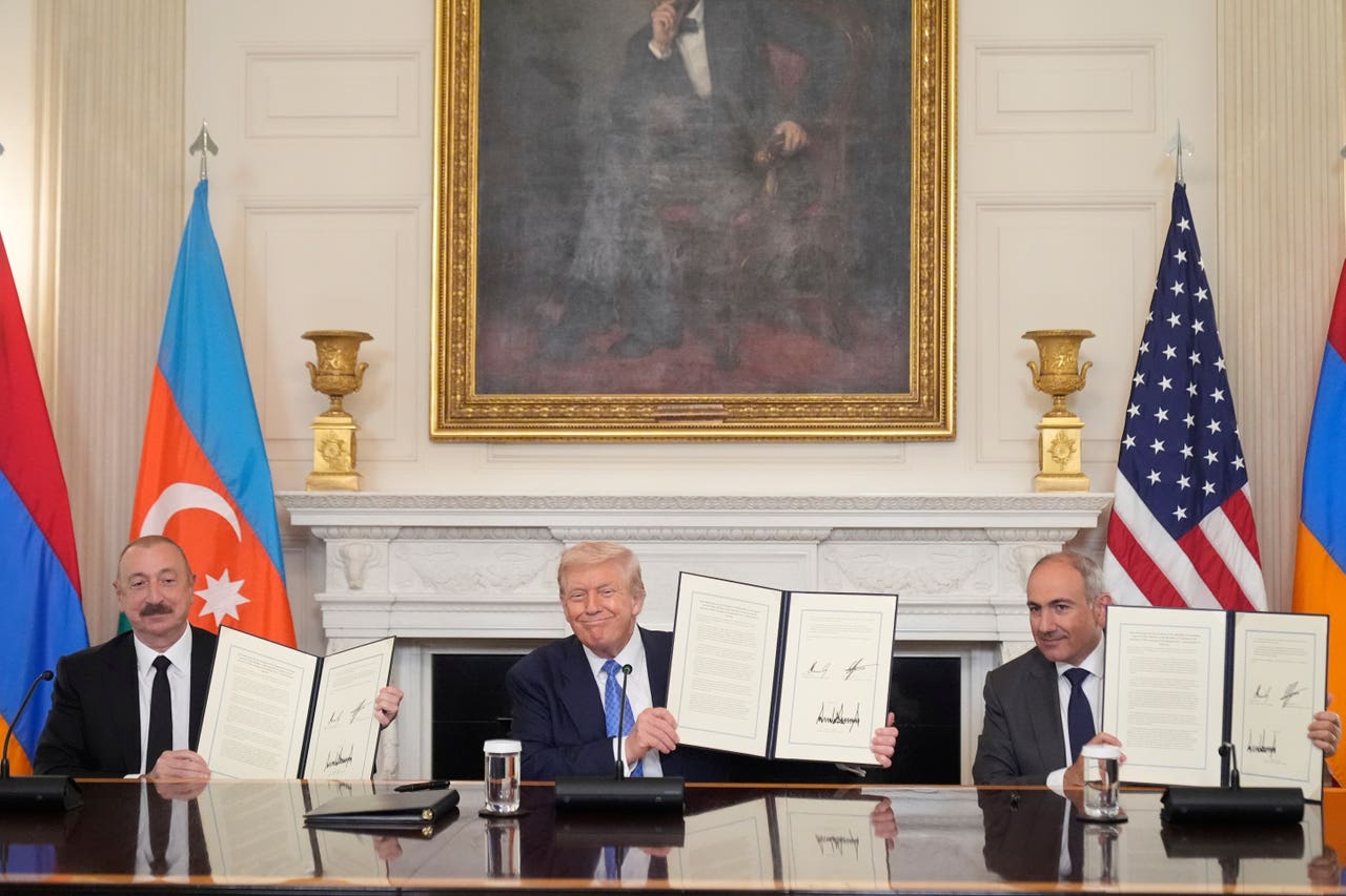 Azerbaijan and Armenia sign agreement at the White House | South Wales ...