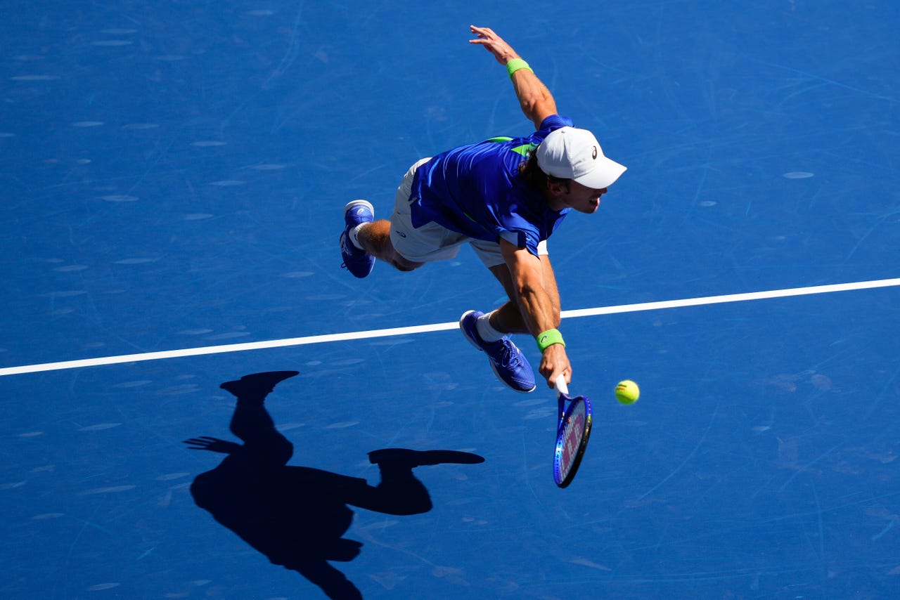 Felix Auger-Aliassime beats Alex de Minaur to reach last four of US Open | Oxford Mail
