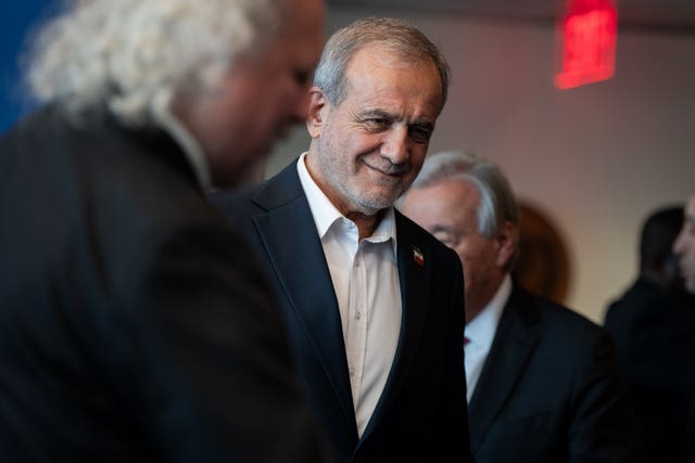 Security forces clash with protesters in Iran’s main market | Border ...