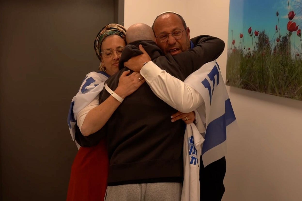 In Pictures: Israeli hostages and Palestinian prisoners are welcomed ...