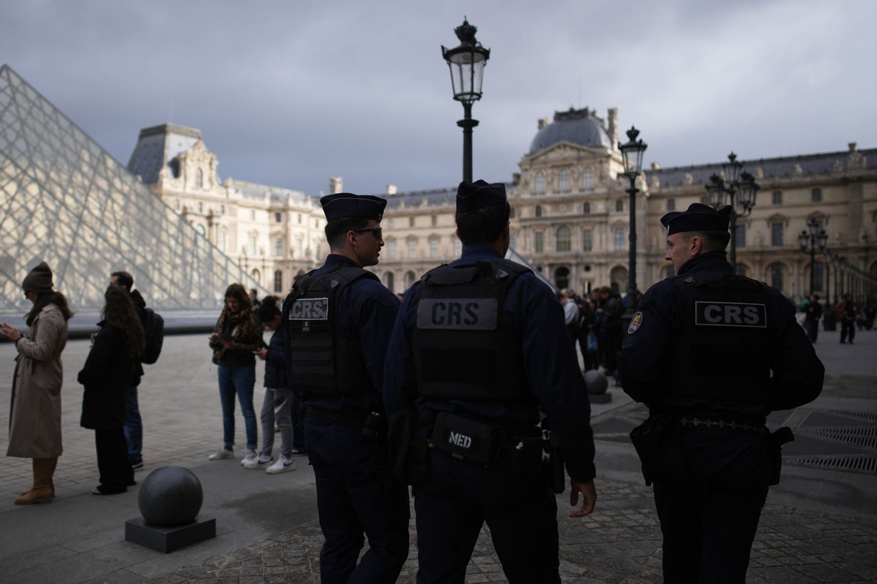 Paris police acknowledge major gaps in Louvre’s defences after jewel ...