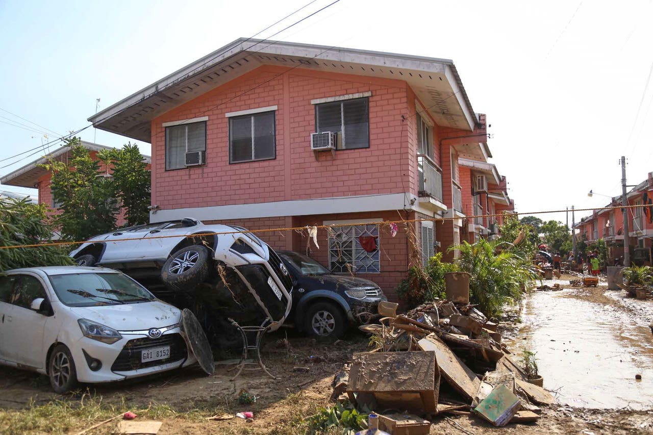 Typhoon batters Vietnam after leaving 114 dead in Philippines | Western ...