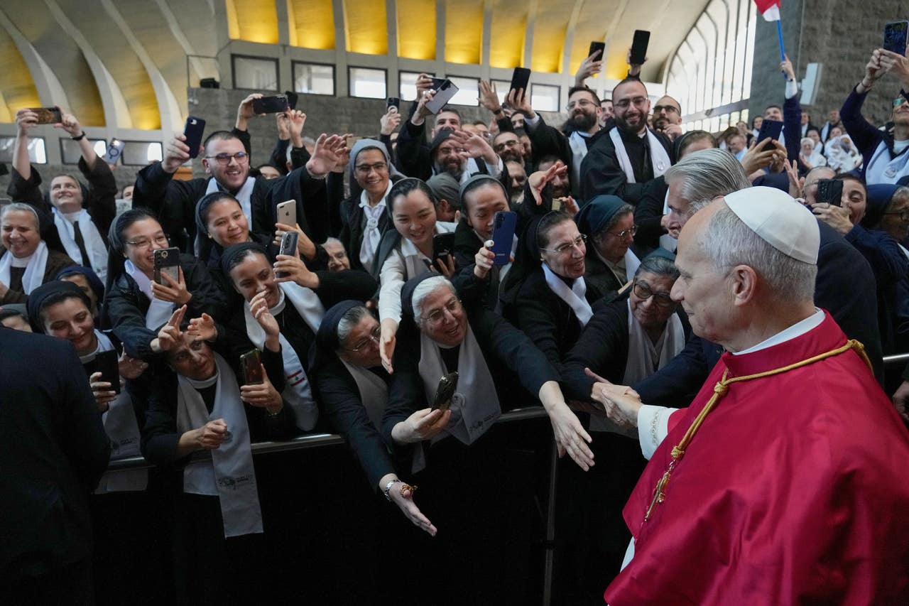 Pope in Lebanon asks for ‘gift of peace’ alongside Christian and Muslim ...
