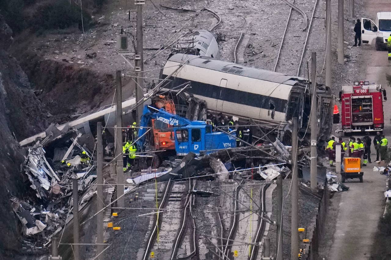 Spain begins three days of mourning after deadly train crash | Bridport ...