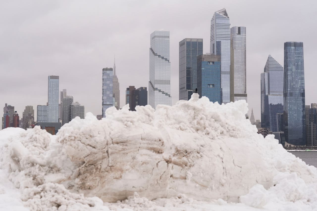 Travel ban and blizzard warnings as major storm hits north-east US ...