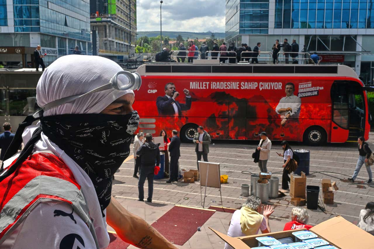Turkish police fire tear gas as they storm offices of main opposition ...