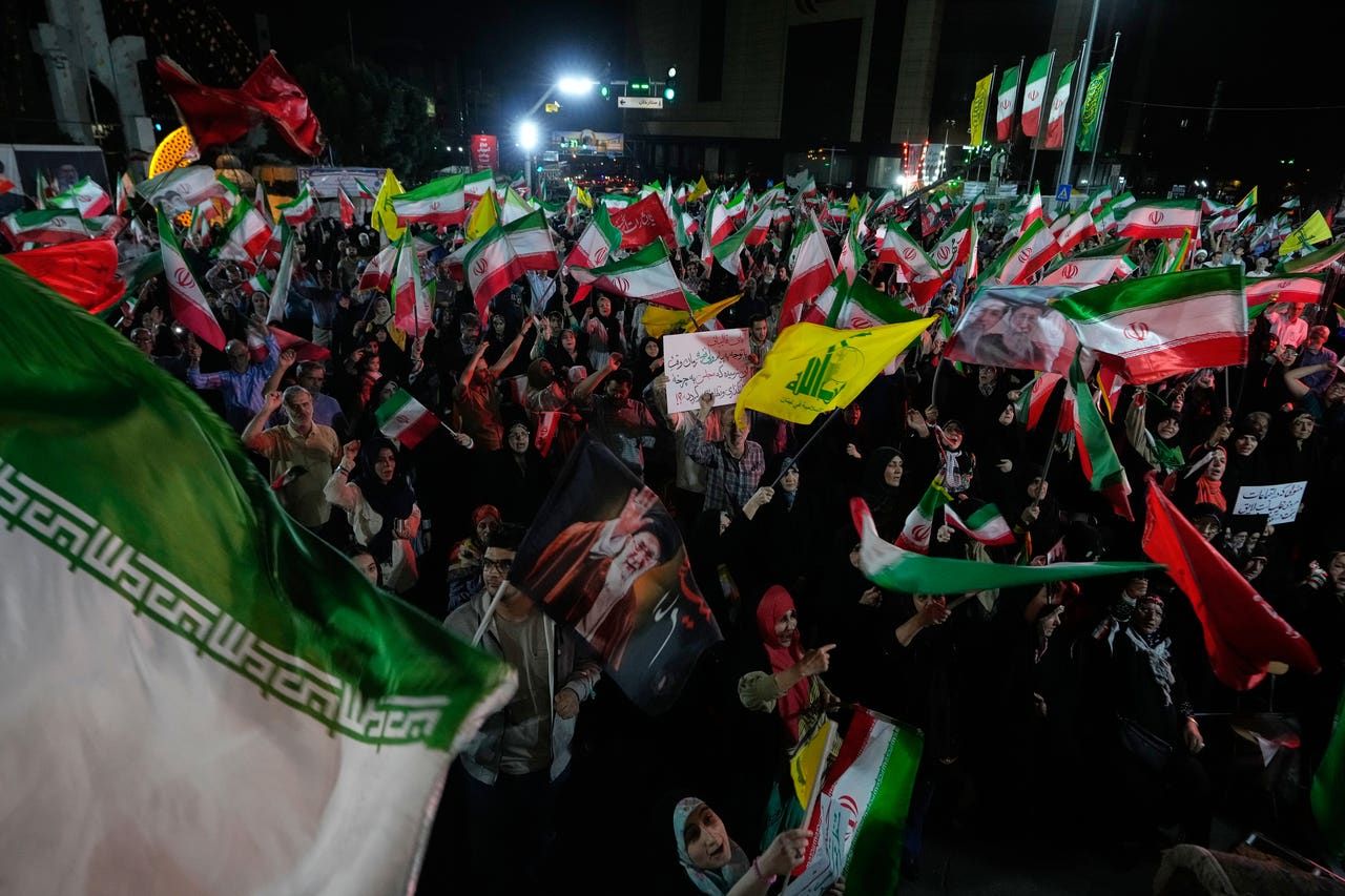 Trump ponders whether to move forward with Iran deal but has not yet ...