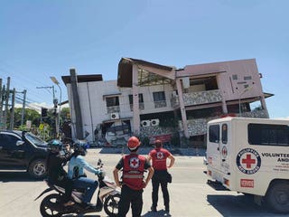 Deadly quake destroys buildings and triggers tsunami in southern ...