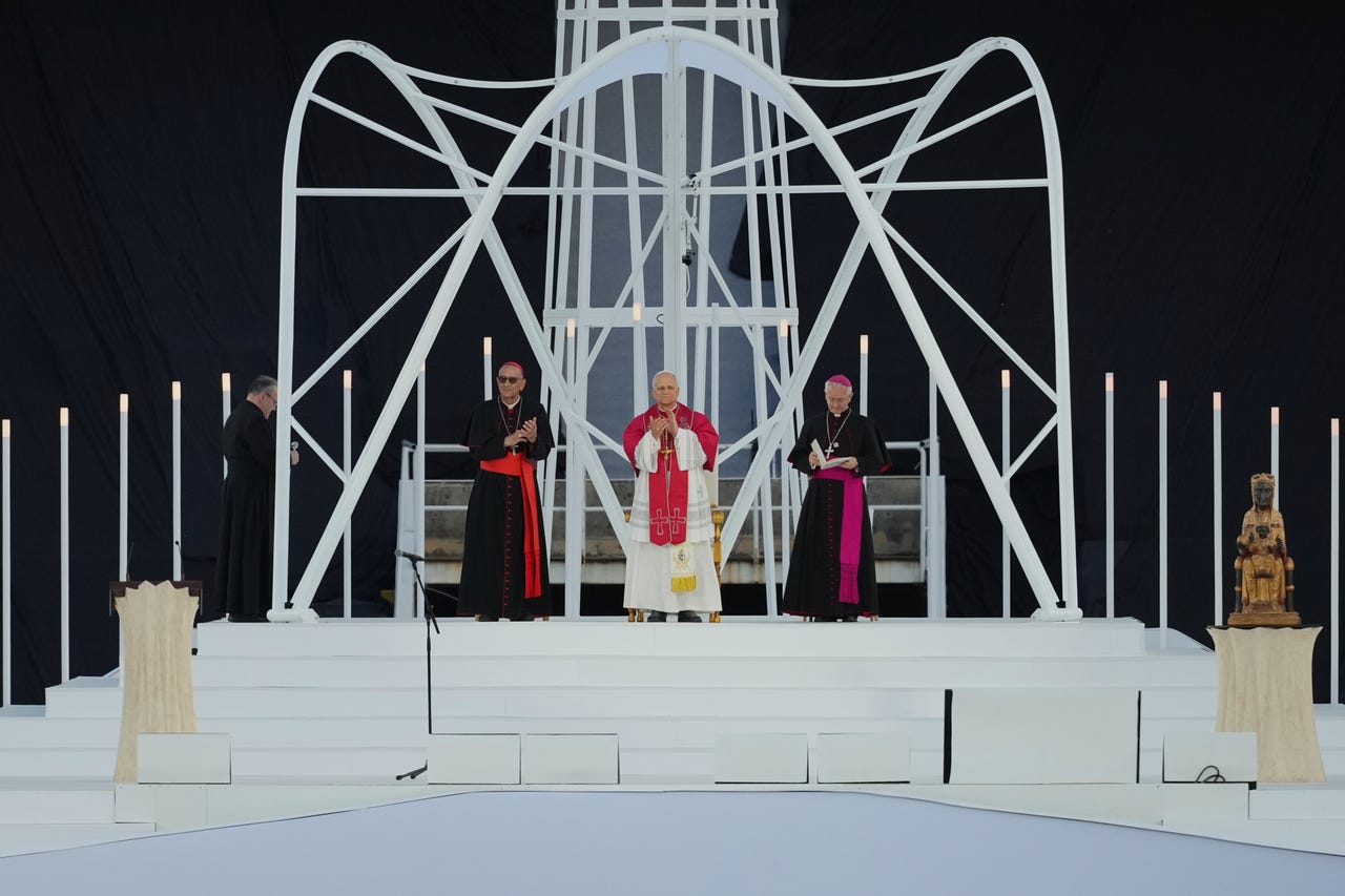 Pope discusses depression and domestic violence at Spain youth rally ...
