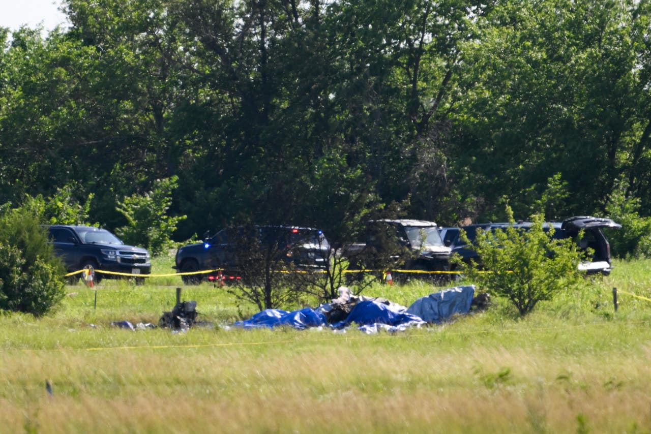 Twelve dead after skydiving plane crashes in Missouri | Salisbury Journal