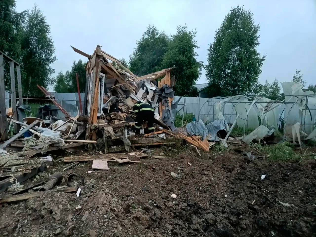 Ukraine hits Moscow oil refinery and disrupts commercial flights in ...